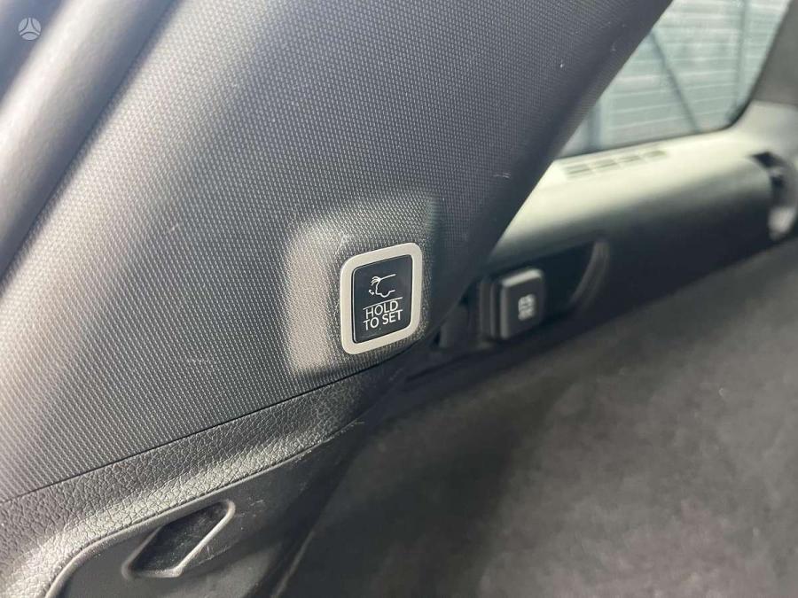 Black Jeep Grand Cherokee 2022 in Kaunas, with an engine capacity of 5.65 L and mileage of 79 thousand km for 28900 €, photo 57 on AUTOMOTO.COM.LV