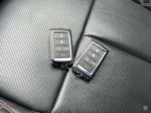 Black Jeep Grand Cherokee 2022 in Kaunas, with an engine capacity of 5.65 L and mileage of 79 thousand km for 28900 €, photo 61 on AUTOMOTO.COM.LV