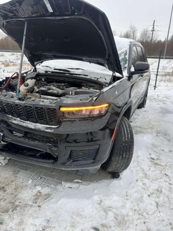 Melns Jeep Grand Cherokee 2023 Šauļi, ar dzinēja tilpumu 3.60 L un nobraukumu 70 tūkst. km par 15100 €, foto 1 vietnē AUTOMOTO.COM.LV