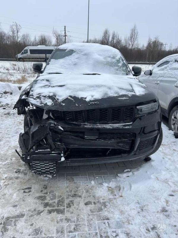 Melns Jeep Grand Cherokee 2023 Šauļi, ar dzinēja tilpumu 3.60 L un nobraukumu 70 tūkst. km par 15100 €, foto 5 vietnē AUTOMOTO.COM.LV