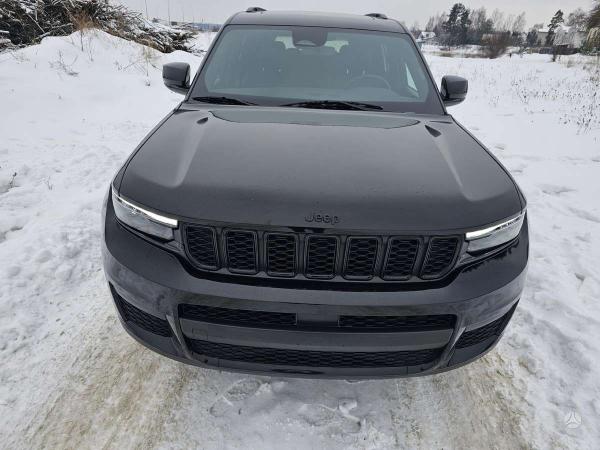 Melns Jeep Grand Cherokee 2023 Viļņa, ar dzinēja tilpumu 3.60 L un nobraukumu 100 tūkst. km par 30500 €, foto 5 vietnē AUTOMOTO.COM.LV
