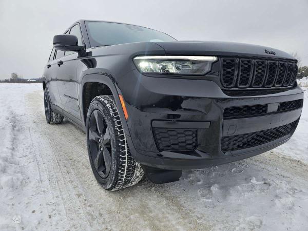 Melns Jeep Grand Cherokee 2023 Viļņa, ar dzinēja tilpumu 3.60 L un nobraukumu 100 tūkst. km par 30500 €, foto 9 vietnē AUTOMOTO.COM.LV
