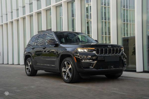 Melns Jeep Grand Cherokee 2023 Viļņa, ar dzinēja tilpumu 2.00 L un nobraukumu 49 tūkst. km par 39999 €, foto 2 vietnē AUTOMOTO.COM.LV