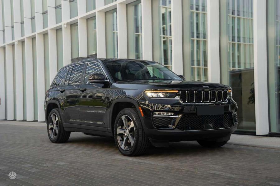 Melns Jeep Grand Cherokee 2023 Viļņa, ar dzinēja tilpumu 2.00 L un nobraukumu 49 tūkst. km par 39999 €, foto 3 vietnē AUTOMOTO.COM.LV