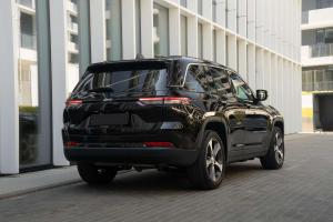 Melns Jeep Grand Cherokee 2023 Viļņa, ar dzinēja tilpumu 2.00 L un nobraukumu 49 tūkst. km par 39999 €, foto 4 vietnē AUTOMOTO.COM.LV