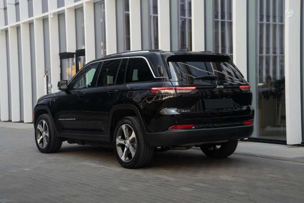 Melns Jeep Grand Cherokee 2023 Viļņa, ar dzinēja tilpumu 2.00 L un nobraukumu 49 tūkst. km par 39999 €, foto 5 vietnē AUTOMOTO.COM.LV