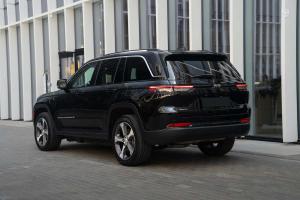 Melns Jeep Grand Cherokee 2023 Viļņa, ar dzinēja tilpumu 2.00 L un nobraukumu 49 tūkst. km par 39999 €, foto 6 vietnē AUTOMOTO.COM.LV