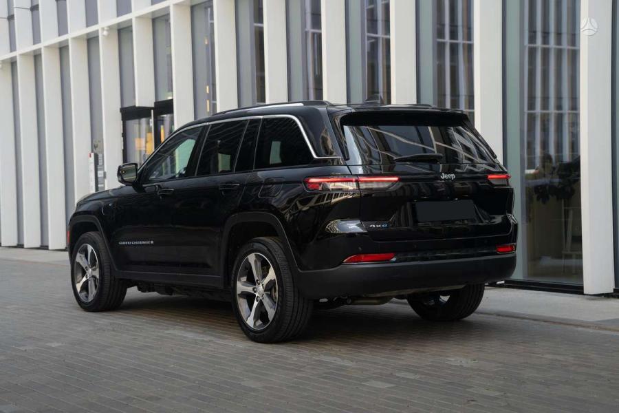 Melns Jeep Grand Cherokee 2023 Viļņa, ar dzinēja tilpumu 2.00 L un nobraukumu 49 tūkst. km par 39999 €, foto 6 vietnē AUTOMOTO.COM.LV