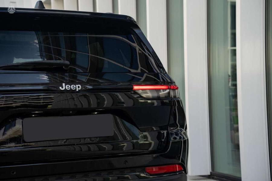 Melns Jeep Grand Cherokee 2023 Viļņa, ar dzinēja tilpumu 2.00 L un nobraukumu 49 tūkst. km par 39999 €, foto 7 vietnē AUTOMOTO.COM.LV