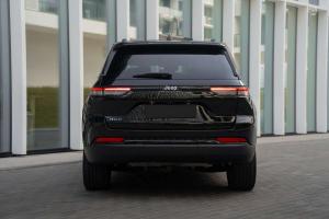 Melns Jeep Grand Cherokee 2023 Viļņa, ar dzinēja tilpumu 2.00 L un nobraukumu 49 tūkst. km par 39999 €, foto 9 vietnē AUTOMOTO.COM.LV