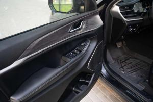 Melns Jeep Grand Cherokee 2023 Viļņa, ar dzinēja tilpumu 2.00 L un nobraukumu 49 tūkst. km par 39999 €, foto 12 vietnē AUTOMOTO.COM.LV