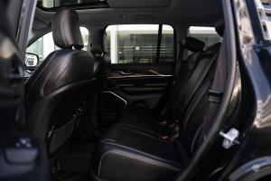 Melns Jeep Grand Cherokee 2023 Viļņa, ar dzinēja tilpumu 2.00 L un nobraukumu 49 tūkst. km par 39999 €, foto 13 vietnē AUTOMOTO.COM.LV