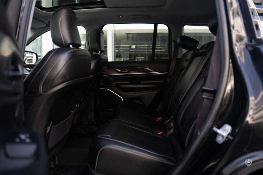 Melns Jeep Grand Cherokee 2023 Viļņa, ar dzinēja tilpumu 2.00 L un nobraukumu 49 tūkst. km par 39999 €, foto 13 vietnē AUTOMOTO.COM.LV