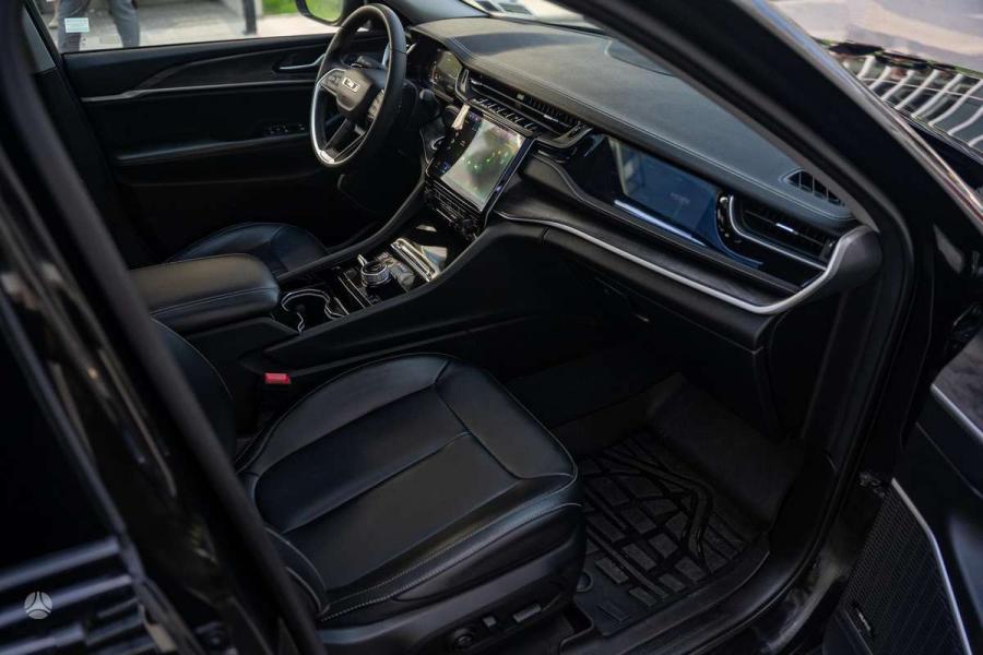 Melns Jeep Grand Cherokee 2023 Viļņa, ar dzinēja tilpumu 2.00 L un nobraukumu 49 tūkst. km par 39999 €, foto 14 vietnē AUTOMOTO.COM.LV
