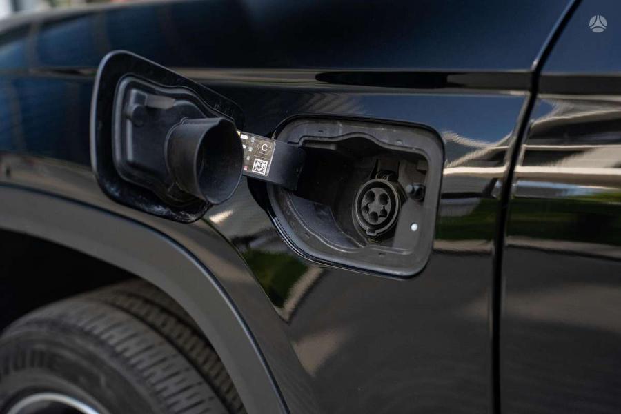 Melns Jeep Grand Cherokee 2023 Viļņa, ar dzinēja tilpumu 2.00 L un nobraukumu 49 tūkst. km par 39999 €, foto 17 vietnē AUTOMOTO.COM.LV