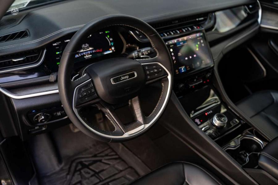 Melns Jeep Grand Cherokee 2023 Viļņa, ar dzinēja tilpumu 2.00 L un nobraukumu 49 tūkst. km par 39999 €, foto 18 vietnē AUTOMOTO.COM.LV