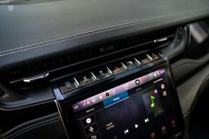 Melns Jeep Grand Cherokee 2023 Viļņa, ar dzinēja tilpumu 2.00 L un nobraukumu 49 tūkst. km par 39999 €, foto 22 vietnē AUTOMOTO.COM.LV