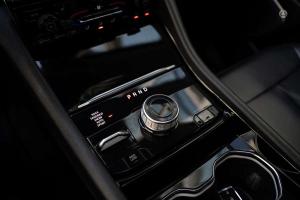 Melns Jeep Grand Cherokee 2023 Viļņa, ar dzinēja tilpumu 2.00 L un nobraukumu 49 tūkst. km par 39999 €, foto 23 vietnē AUTOMOTO.COM.LV