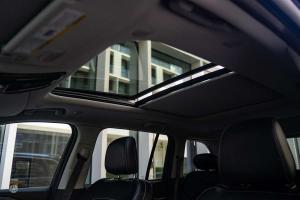 Melns Jeep Grand Cherokee 2023 Viļņa, ar dzinēja tilpumu 2.00 L un nobraukumu 49 tūkst. km par 39999 €, foto 28 vietnē AUTOMOTO.COM.LV