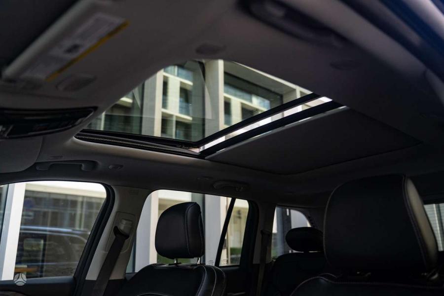Melns Jeep Grand Cherokee 2023 Viļņa, ar dzinēja tilpumu 2.00 L un nobraukumu 49 tūkst. km par 39999 €, foto 28 vietnē AUTOMOTO.COM.LV