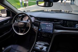 Melns Jeep Grand Cherokee 2023 Viļņa, ar dzinēja tilpumu 2.00 L un nobraukumu 49 tūkst. km par 39999 €, foto 29 vietnē AUTOMOTO.COM.LV