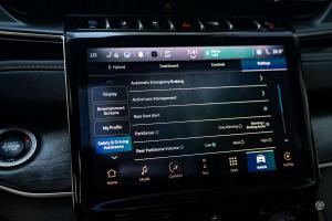 Melns Jeep Grand Cherokee 2023 Viļņa, ar dzinēja tilpumu 2.00 L un nobraukumu 49 tūkst. km par 39999 €, foto 31 vietnē AUTOMOTO.COM.LV