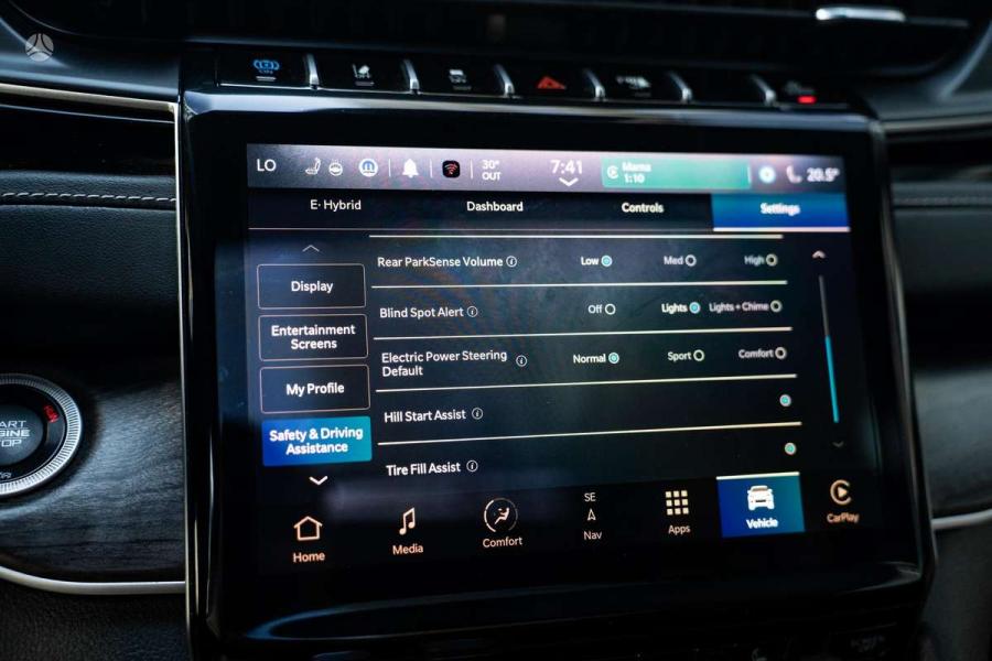 Melns Jeep Grand Cherokee 2023 Viļņa, ar dzinēja tilpumu 2.00 L un nobraukumu 49 tūkst. km par 39999 €, foto 33 vietnē AUTOMOTO.COM.LV