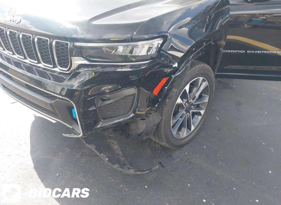Melns Jeep Grand Cherokee 2023 Viļņa, ar dzinēja tilpumu 2.00 L un nobraukumu 43 tūkst. km par 42000 €, foto 21 vietnē AUTOMOTO.COM.LV