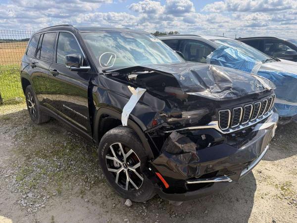 Black Jeep Grand Cherokee 2023 in Siauliai, with an engine capacity of 3.60 L and mileage of 32 thousand km for 13500 €, photo 1 on AUTOMOTO.COM.LV