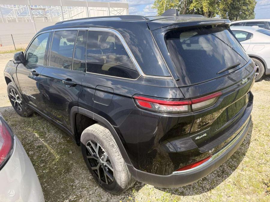 Melns Jeep Grand Cherokee 2023 Šauļi, ar dzinēja tilpumu 3.60 L un nobraukumu 32 tūkst. km par 13500 €, foto 4 vietnē AUTOMOTO.COM.LV