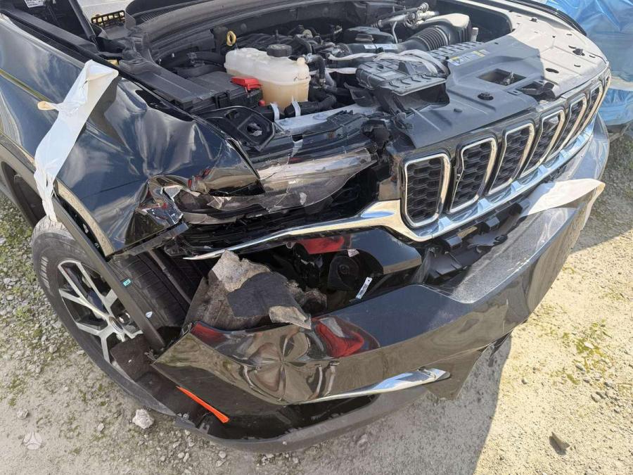 Melns Jeep Grand Cherokee 2023 Šauļi, ar dzinēja tilpumu 3.60 L un nobraukumu 32 tūkst. km par 13500 €, foto 8 vietnē AUTOMOTO.COM.LV