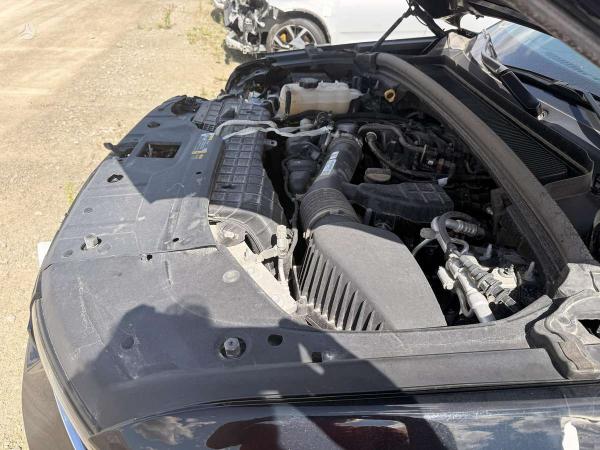 Black Jeep Grand Cherokee 2023 in Siauliai, with an engine capacity of 3.60 L and mileage of 32 thousand km for 13500 €, photo 9 on AUTOMOTO.COM.LV