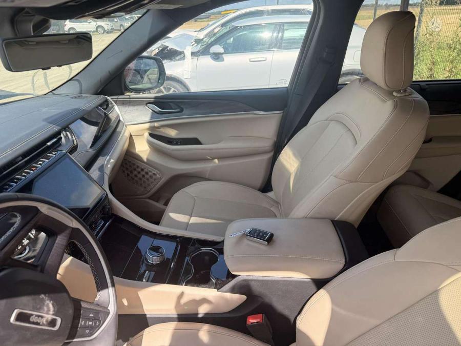 Melns Jeep Grand Cherokee 2023 Šauļi, ar dzinēja tilpumu 3.60 L un nobraukumu 32 tūkst. km par 13500 €, foto 13 vietnē AUTOMOTO.COM.LV