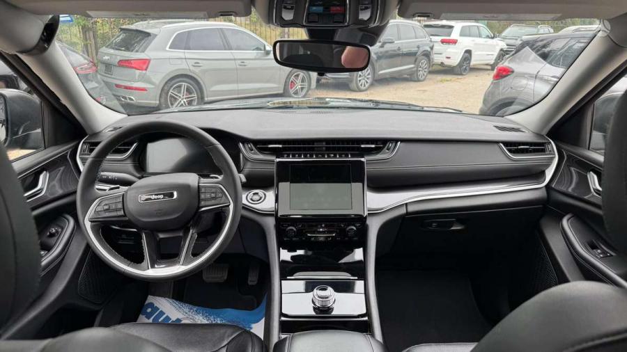 Black Jeep Grand Cherokee 2023 in Ukmerge, with an engine capacity of 3.60 L and mileage of 80 thousand km for 22990 €, photo 19 on AUTOMOTO.COM.LV