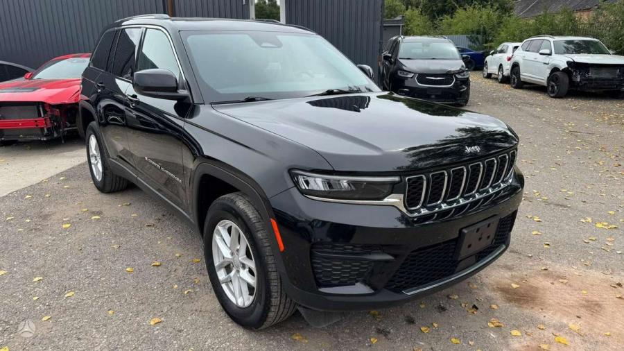 Black Jeep Grand Cherokee 2023 in Ukmerge, with an engine capacity of 3.60 L and mileage of 80 thousand km for 22990 €, photo 1 on AUTOMOTO.COM.LV