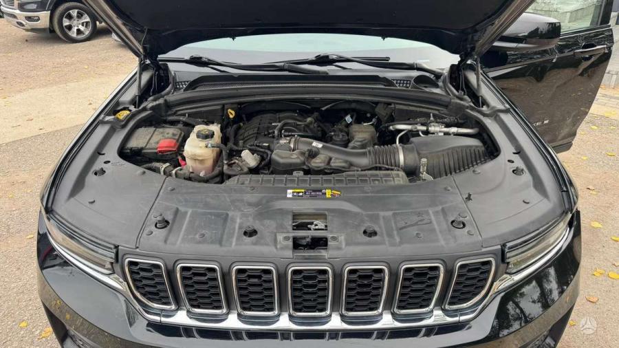 Black Jeep Grand Cherokee 2023 in Ukmerge, with an engine capacity of 3.60 L and mileage of 80 thousand km for 22990 €, photo 4 on AUTOMOTO.COM.LV