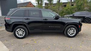 Black Jeep Grand Cherokee 2023 in Ukmerge, with an engine capacity of 3.60 L and mileage of 80 thousand km for 22990 €, photo 10 on AUTOMOTO.COM.LV