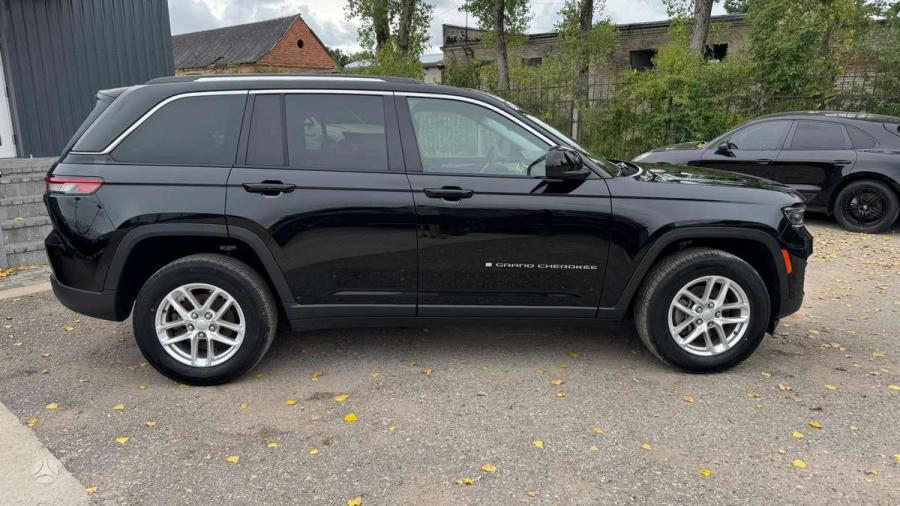 Black Jeep Grand Cherokee 2023 in Ukmerge, with an engine capacity of 3.60 L and mileage of 80 thousand km for 22990 €, photo 10 on AUTOMOTO.COM.LV