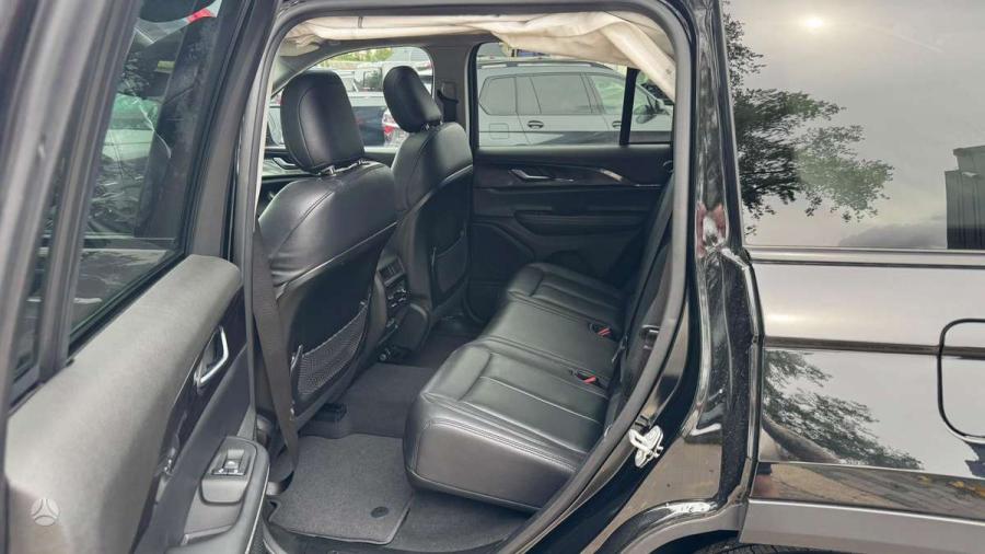 Black Jeep Grand Cherokee 2023 in Ukmerge, with an engine capacity of 3.60 L and mileage of 80 thousand km for 22990 €, photo 15 on AUTOMOTO.COM.LV
