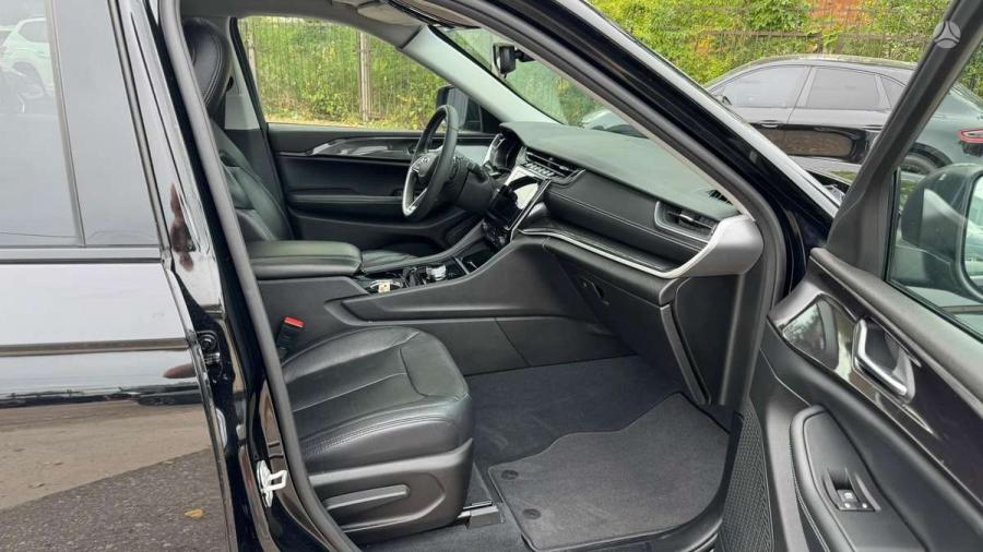 Black Jeep Grand Cherokee 2023 in Ukmerge, with an engine capacity of 3.60 L and mileage of 80 thousand km for 22990 €, photo 16 on AUTOMOTO.COM.LV