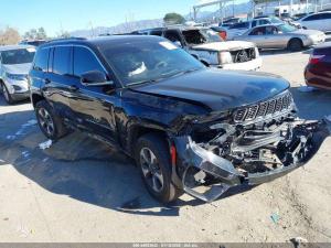 Melns Jeep Grand Cherokee 2023 Viļņa, ar dzinēja tilpumu 2.00 L un nobraukumu 89 tūkst. km par 16299 €, foto 7 vietnē AUTOMOTO.COM.LV