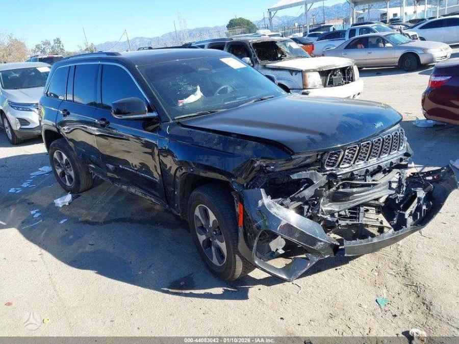 Melns Jeep Grand Cherokee 2023 Viļņa, ar dzinēja tilpumu 2.00 L un nobraukumu 89 tūkst. km par 16299 €, foto 7 vietnē AUTOMOTO.COM.LV