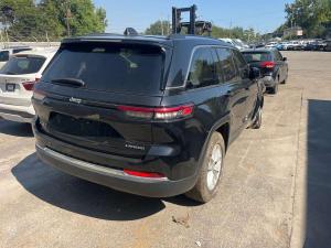 Black Jeep Grand Cherokee 2023 in Ukmerge, with an engine capacity of 3.60 L and mileage of 83 thousand km for 9999 €, photo 3 on AUTOMOTO.COM.LV