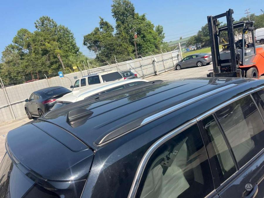 Black Jeep Grand Cherokee 2023 in Ukmerge, with an engine capacity of 3.60 L and mileage of 83 thousand km for 9999 €, photo 5 on AUTOMOTO.COM.LV