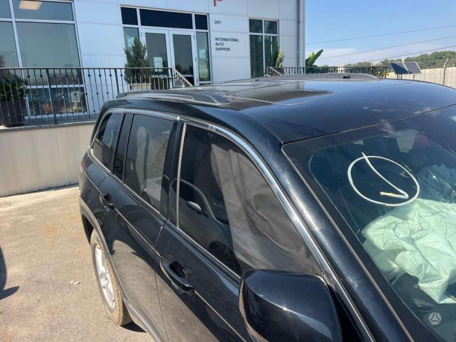 Black Jeep Grand Cherokee 2023 in Ukmerge, with an engine capacity of 3.60 L and mileage of 83 thousand km for 9999 €, photo 6 on AUTOMOTO.COM.LV