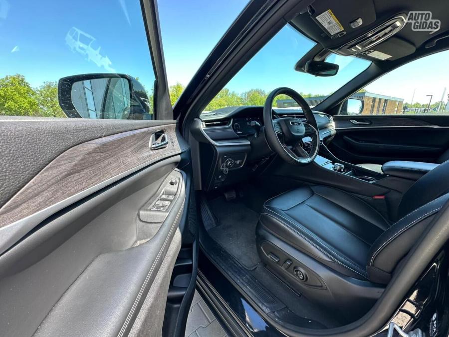 Black Jeep Grand Cherokee 2024 in Klaipeda, with an engine capacity of 3.60 L and mileage of 21 thousand km for 39500 €, photo 6 on AUTOMOTO.COM.LV