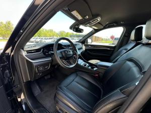 Black Jeep Grand Cherokee 2024 in Klaipeda, with an engine capacity of 3.60 L and mileage of 21 thousand km for 39500 €, photo 7 on AUTOMOTO.COM.LV