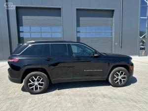 Melns Jeep Grand Cherokee 2024 Klaipėda, ar dzinēja tilpumu 3.60 L un nobraukumu 21 tūkst. km par 39500 €, foto 4 vietnē AUTOMOTO.COM.LV