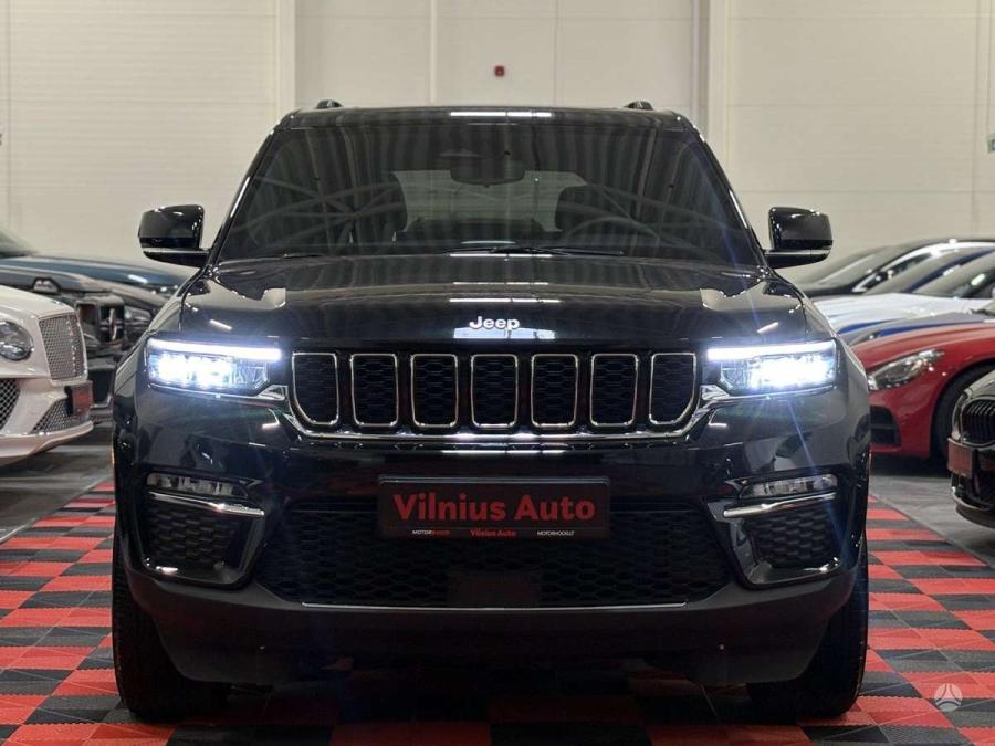 Black Jeep Grand Cherokee 2024 in Vilnius, with an engine capacity of 2.00 L and mileage of 56 thousand km for 41990 €, photo 3 on AUTOMOTO.COM.LV