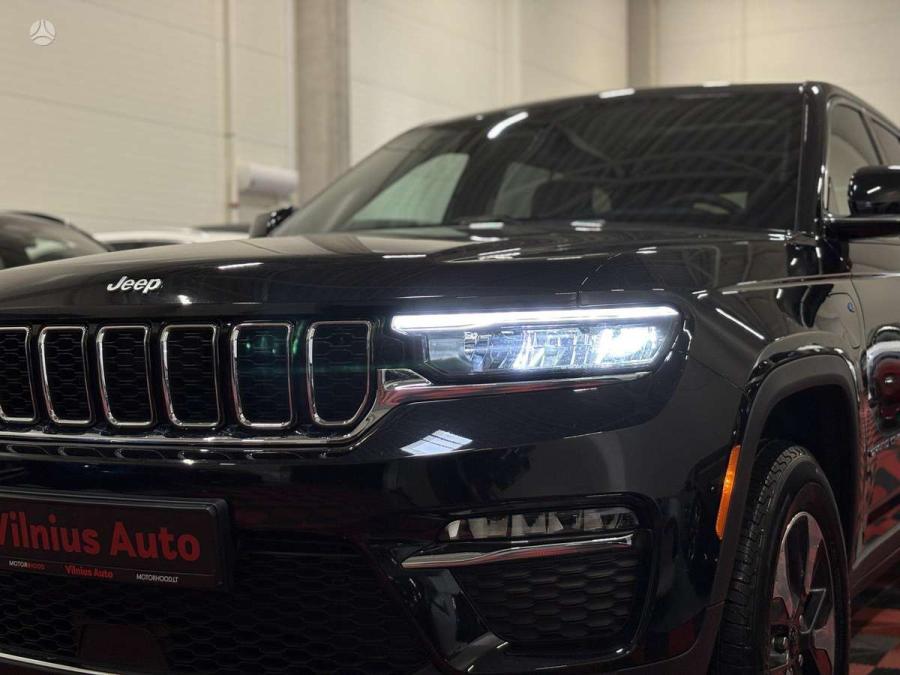 Black Jeep Grand Cherokee 2024 in Vilnius, with an engine capacity of 2.00 L and mileage of 56 thousand km for 41990 €, photo 8 on AUTOMOTO.COM.LV